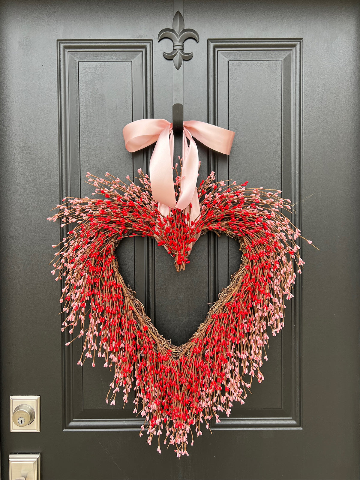 Romantic Valentine's Day Heart Wreath | Door Candy for Valentine's Day ...