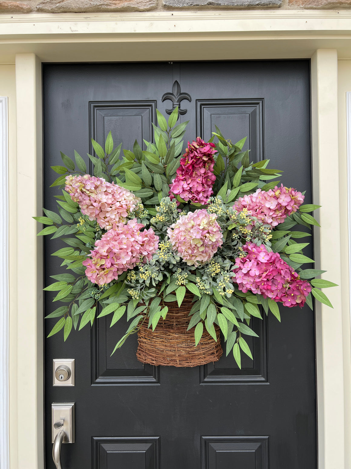 Large Hydrangea Twig Basket Wreath, Cone Hydrangeas in a Door Basket ...